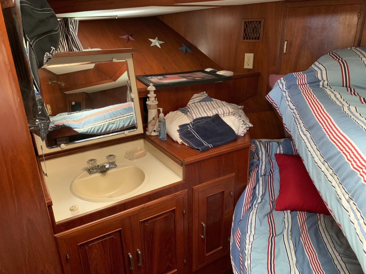 1987 Kha Shing Vista 40 - B69487